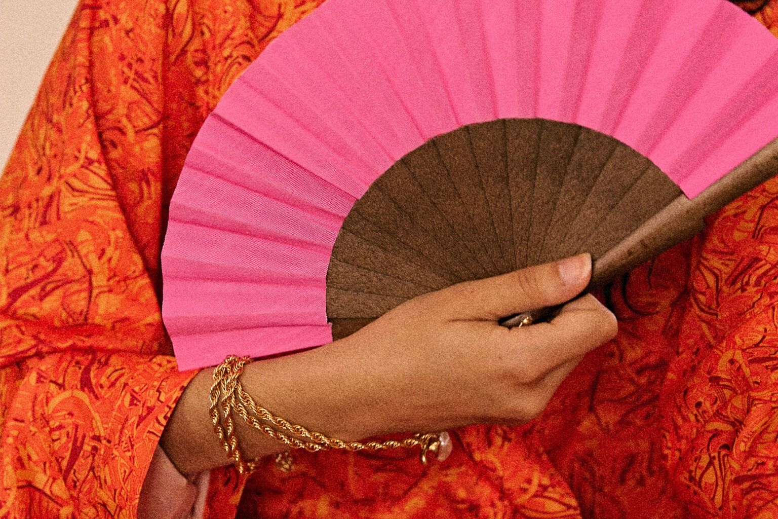 Bangla Begum x Duvelleroy Long Necklace Lea Hand-fan